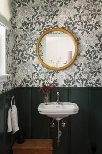 Tapet baie: cum sa folosesti CORECT orice tip de tapet pentru baie